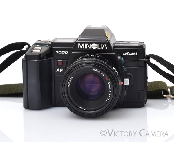 Minolta Maxxum 7000 35mm Film Camera with 50mm f1.7 Prime Lens & Case
